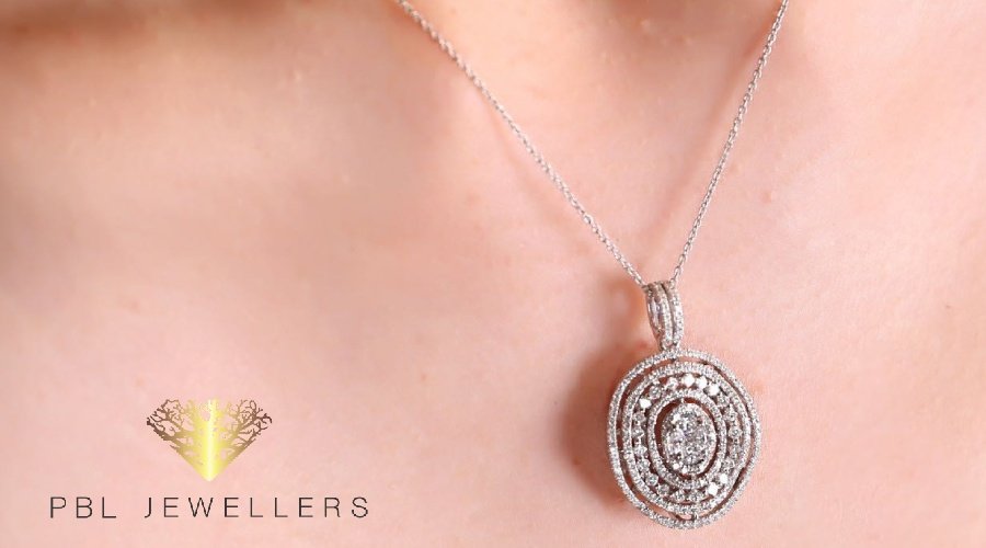 How to Choose a Pendant or Pendant Set for Everyday Wear